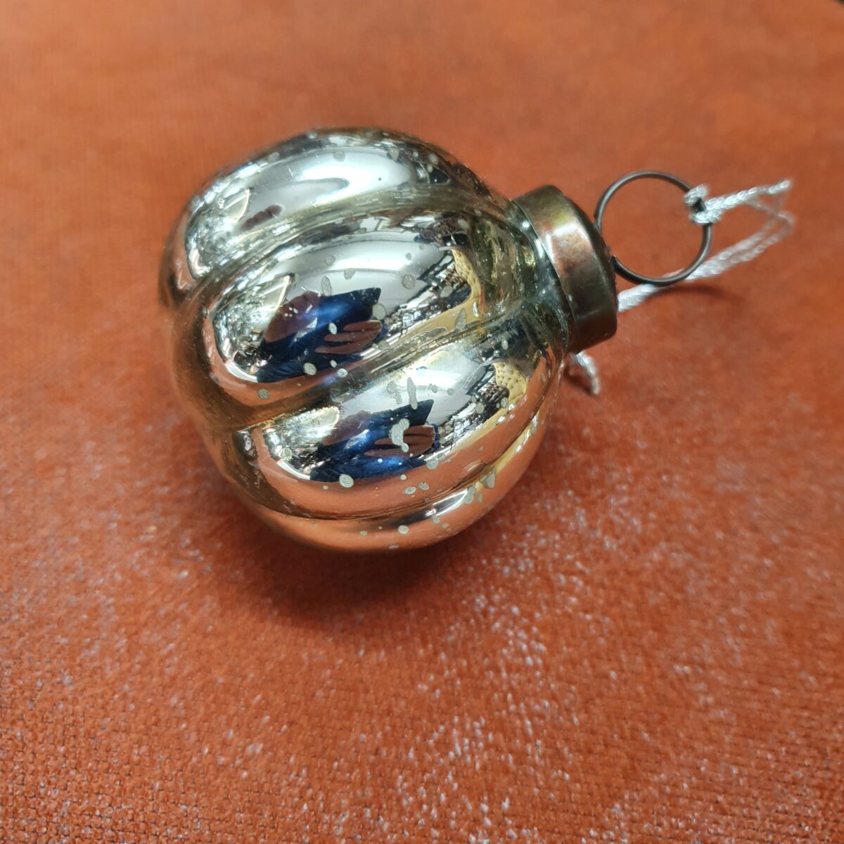 Vintage style bauble - On The Square Emporium