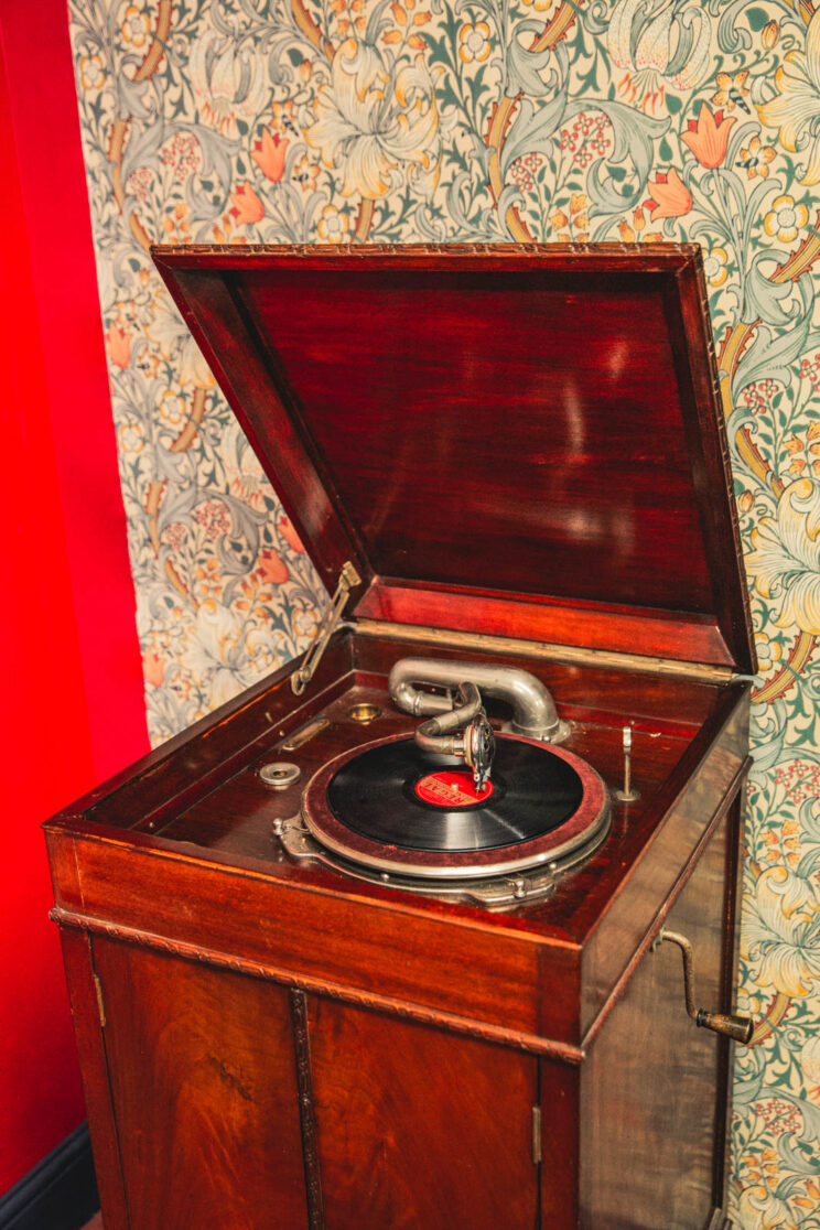 Floorstanding Gramophone Cabinet - OTSE
