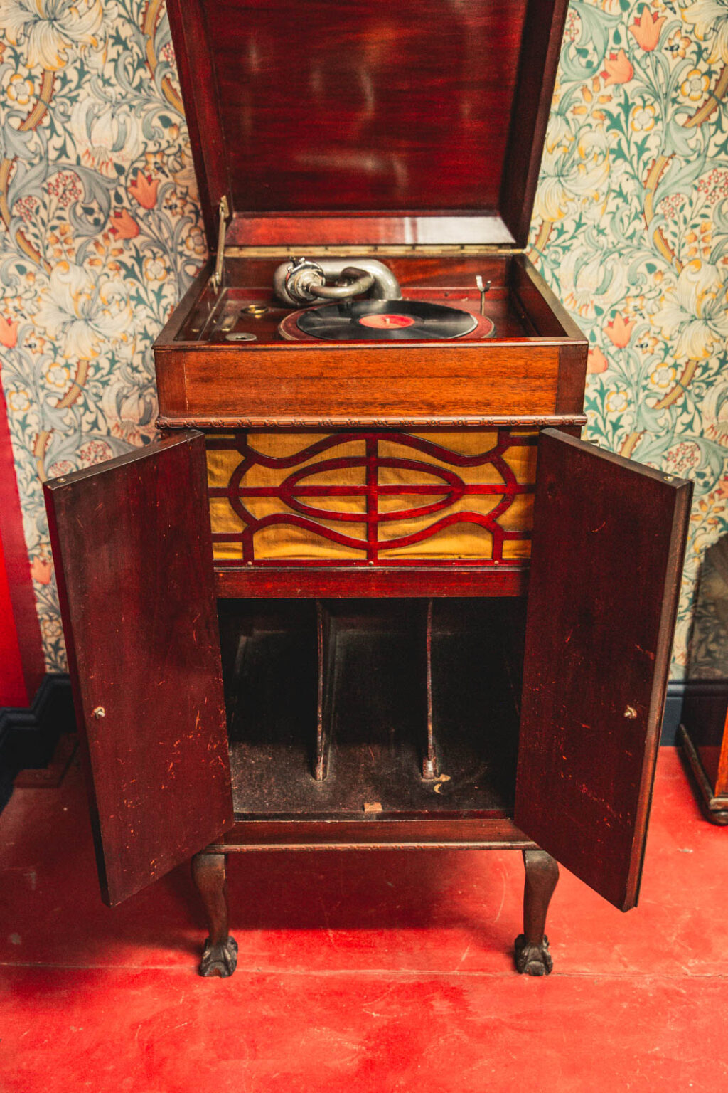 Floorstanding Gramophone Cabinet - OTSE