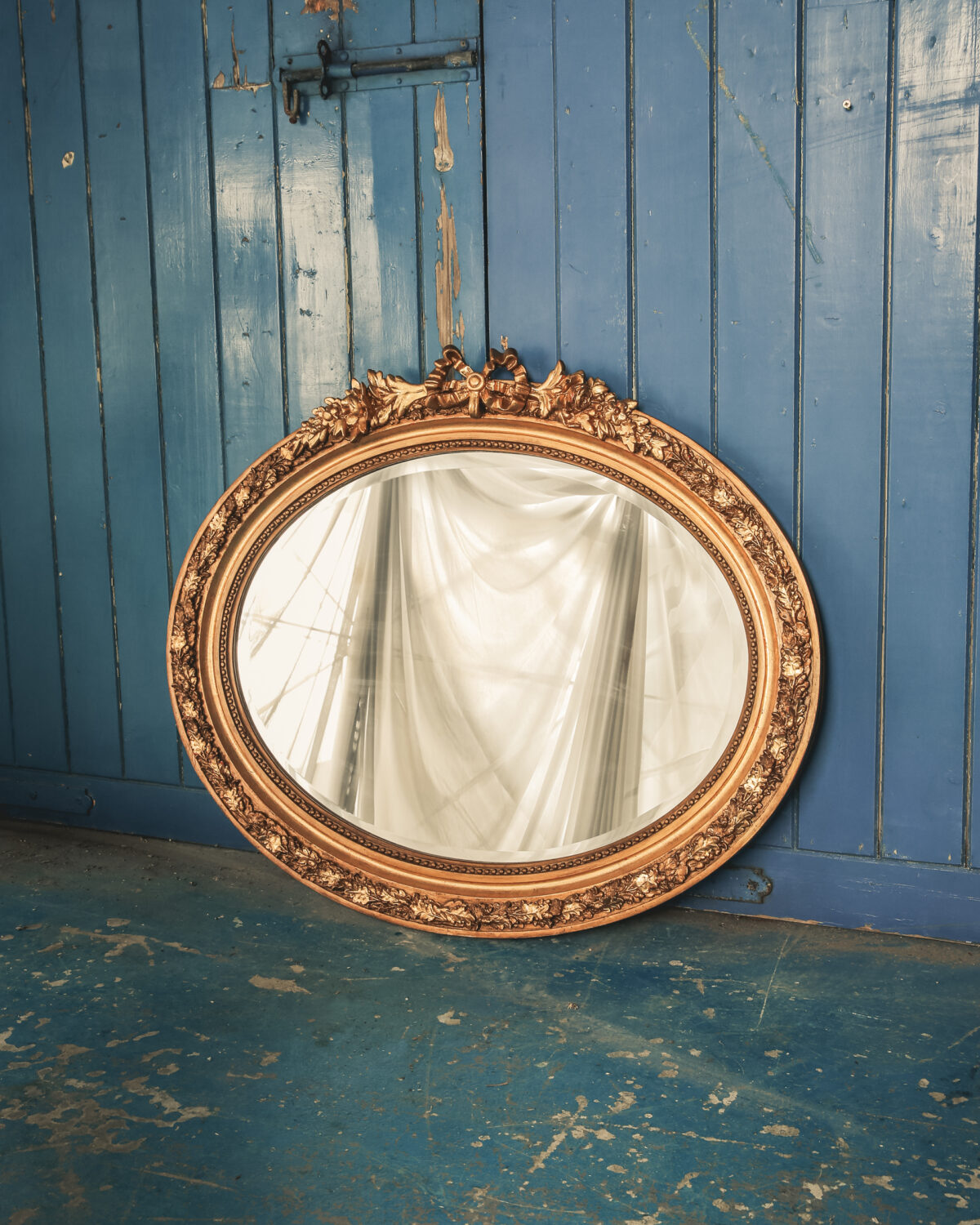 MR005 Gilt Oval Mirror with Bow Detail - On The Square Emporium