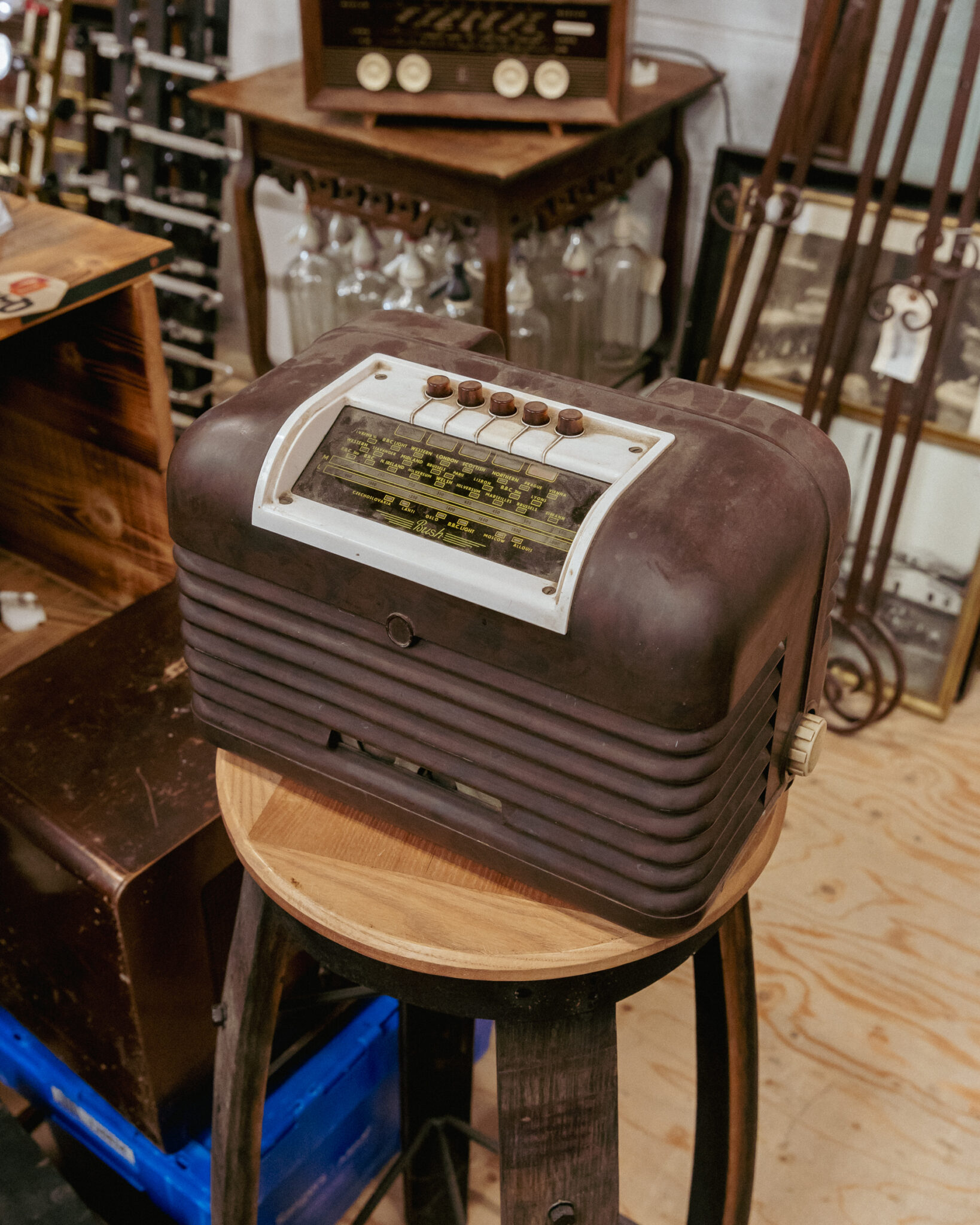 Vintage Bush Bakelite Radio - On The Square Emporium