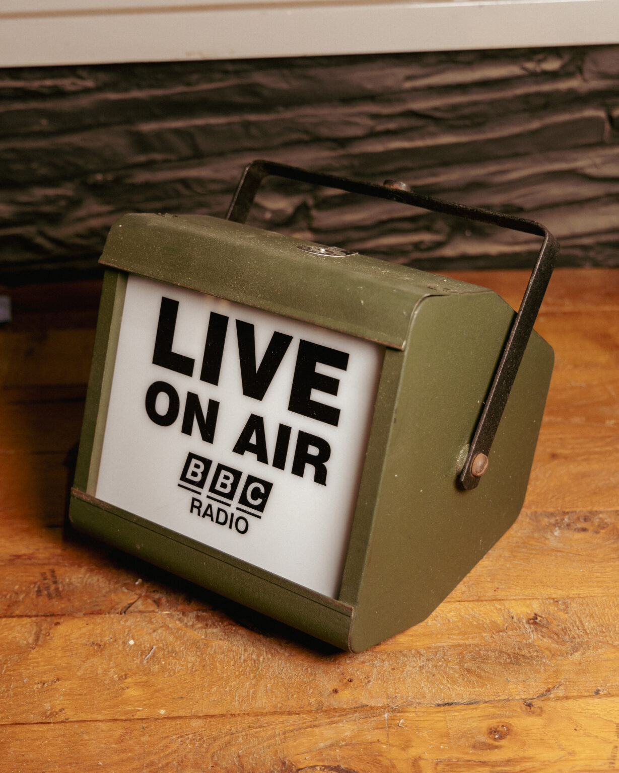 MT026 BBC Radio Live on Air Light Box - On The Square Emporium