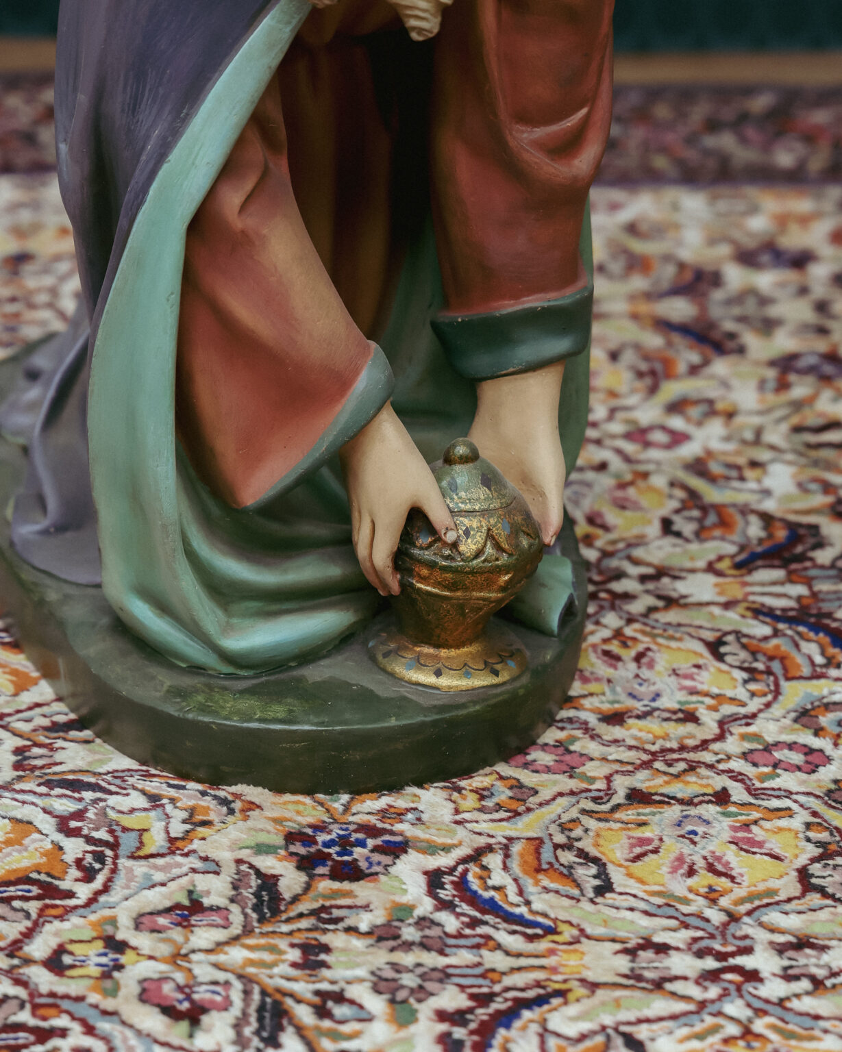 Victorian Ceramic Kneeling Wise Man Statue - On The Square Emporium