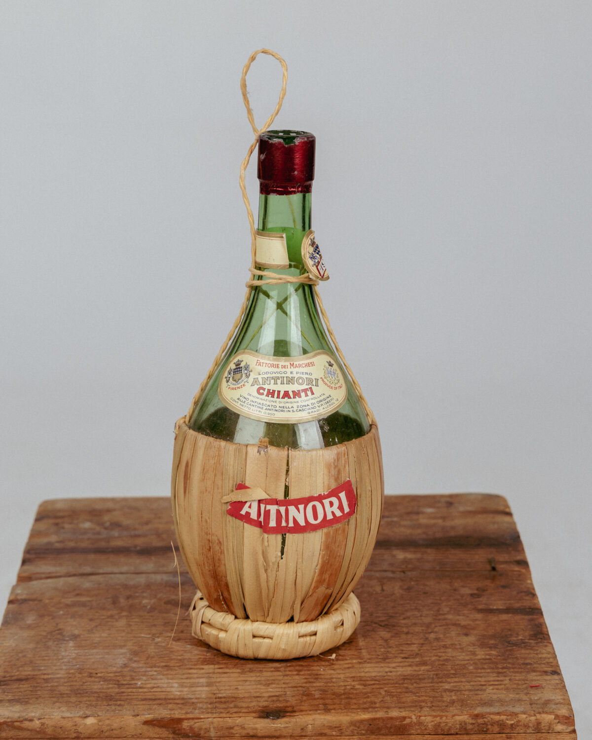 GB141 Antinori Chianti Bottle 1970s - On The Square Emporium