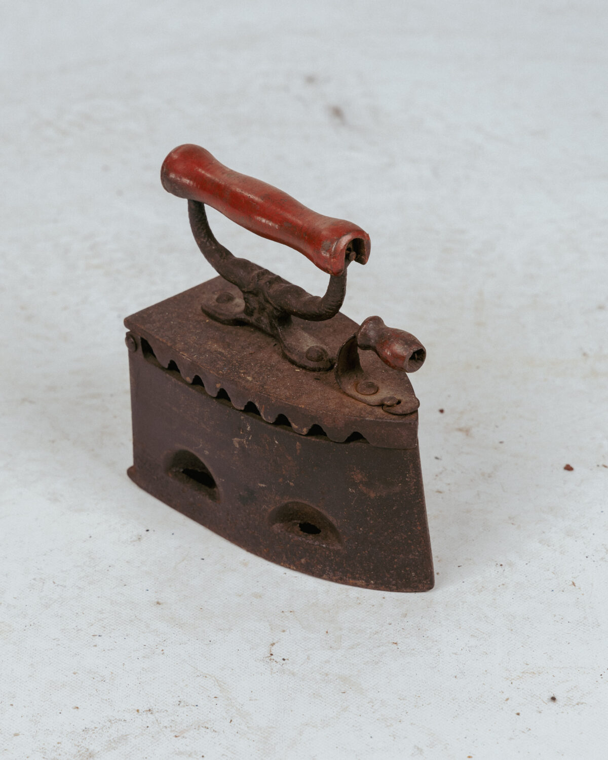 MT051 Victorian Coal Iron - On The Square Emporium