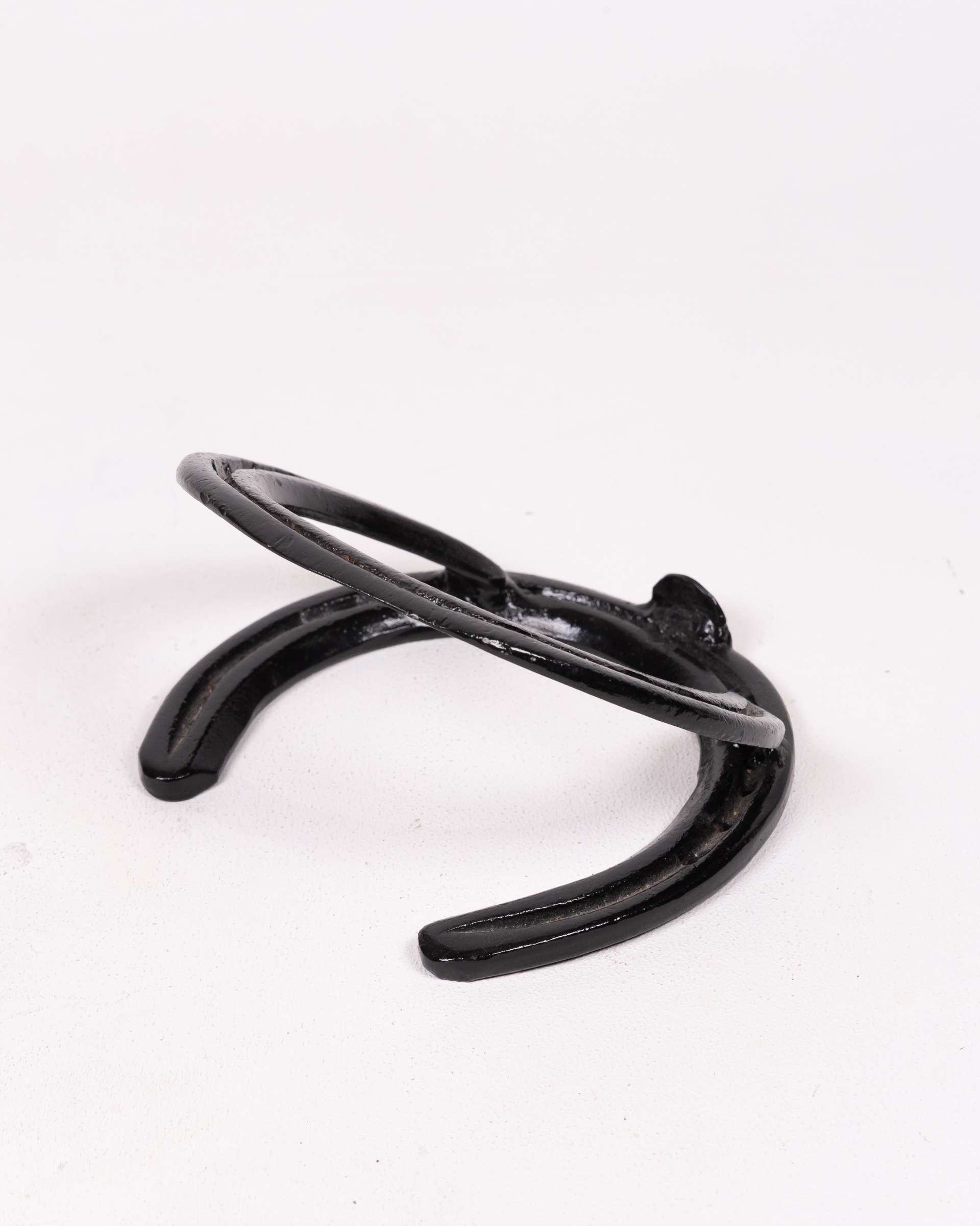 Black Metal Horseshoe Phone Stand - On The Square Emporium