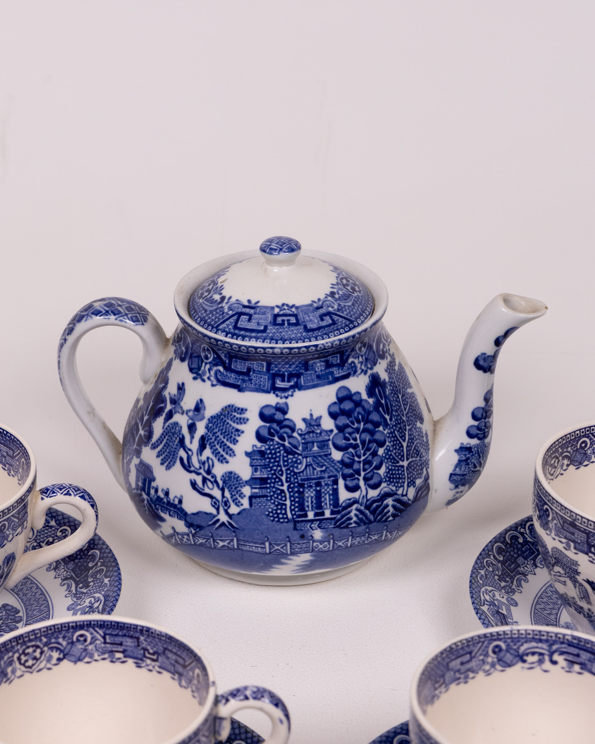 Vintage Blue Willow Ceramic Tea Set, Teapot and Four Cups & Saucers ...