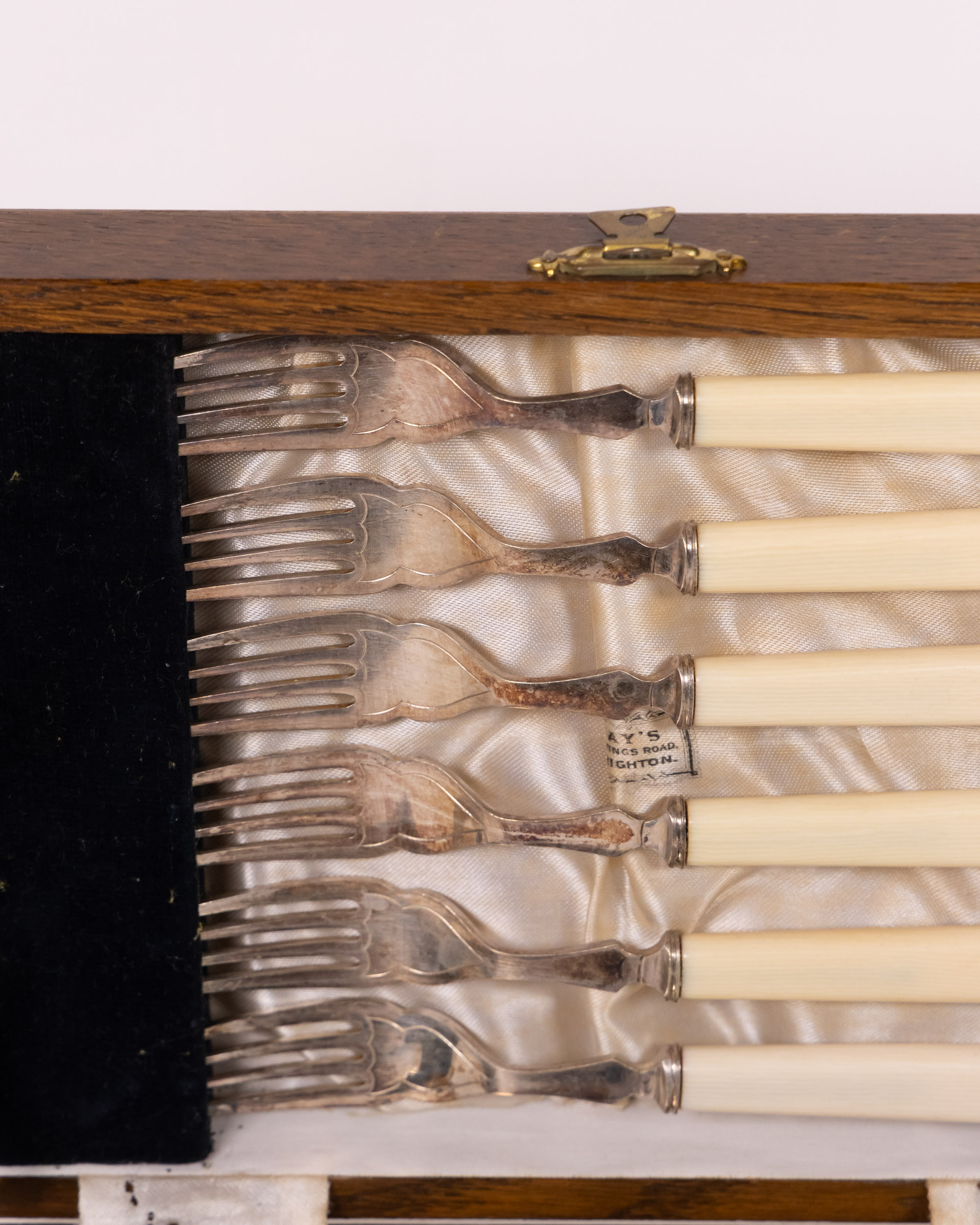 Vintage 12-Piece Cutlery Set in Wooden Box, Silver Toned Metal, Cream ...