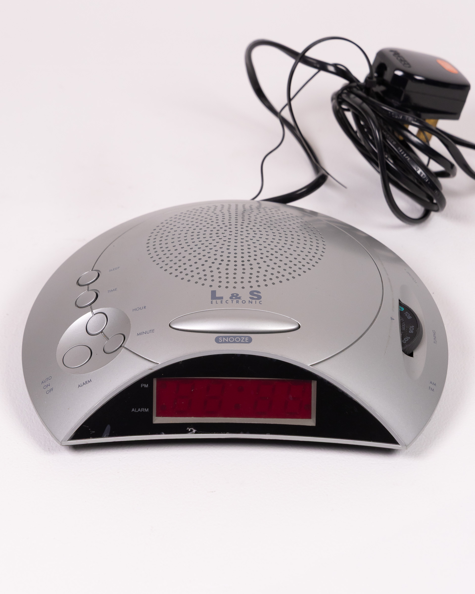 L&S Electronic Silver Alarm Clock Radio with Red Display - On The ...
