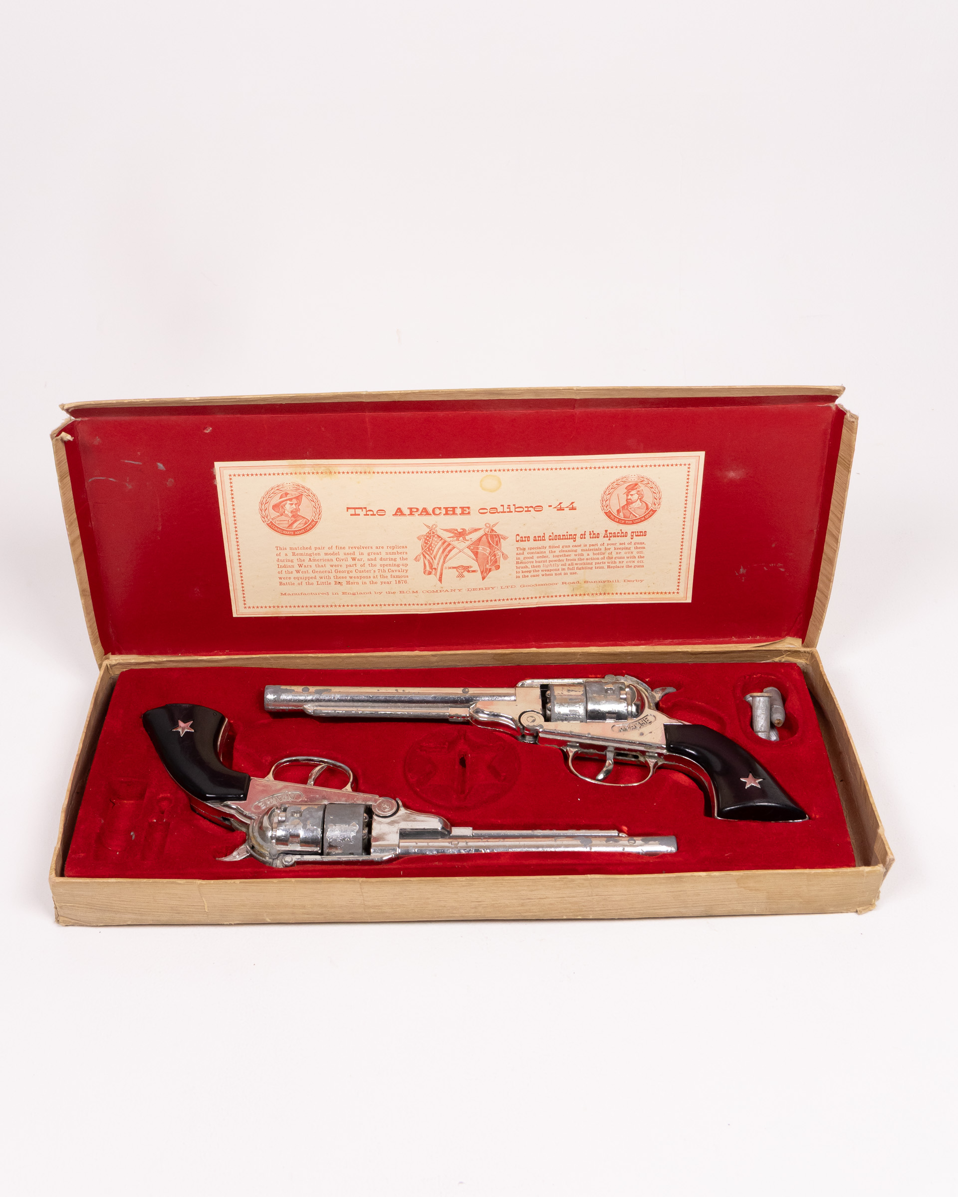 Vintage Outlaw Guns Apache Calibre .44 Toy Gun Set - On The Square Emporium